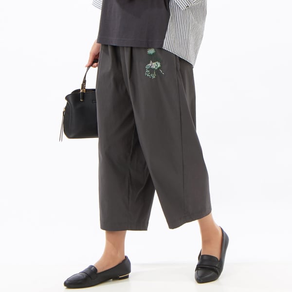 コットンナイロンストレッチダリアブーケポイント刺繍オーバルパンツ