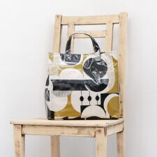 【A4ファイル対応】カシュカシュ / コーティングプリントショッパートートバッグ | カシュカシュ(cache cache) | 01-00-80810 | マルイウェブチャネル