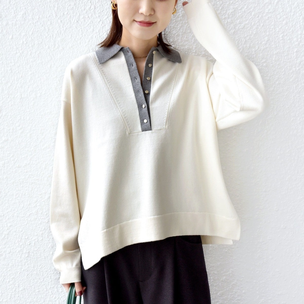 WEB限定】〈手洗い可能〉サイド スリット ゴールド 釦 ポロ ニット