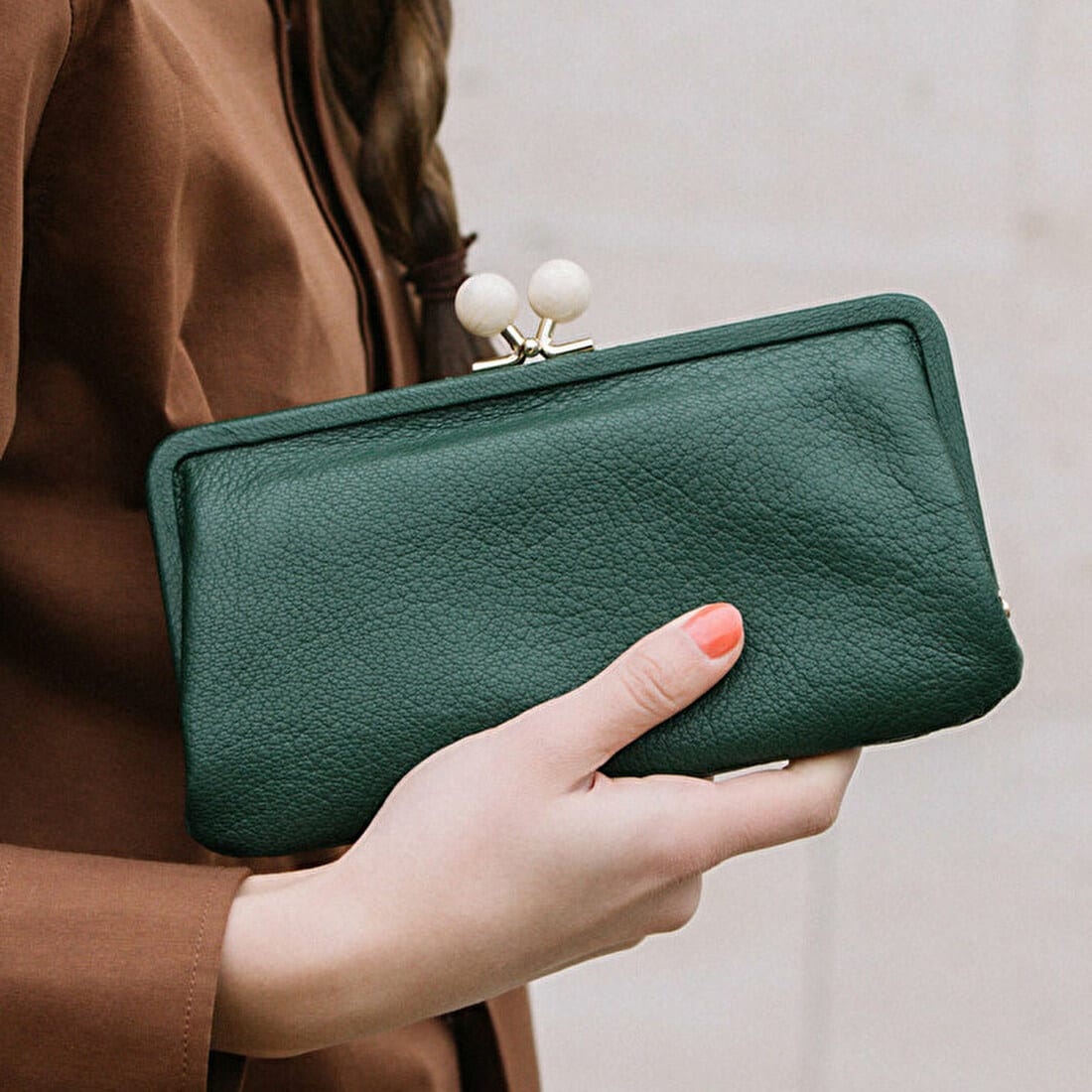 本革 レザー】ペルケ ワンステップで中身が見渡せる使いやすい長財布