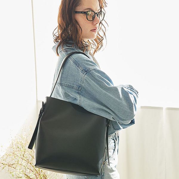 ソフトスムース クルミバックル ミドルショルダーバッグ | アン