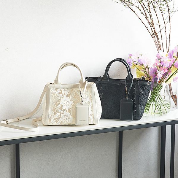 ロゴ巾着&カードケース付 軽量エンブロイダリーレース 2WAYトート