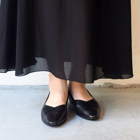 [24春夏新色あり]Vカットパンプス | サヴァサヴァ(cavacava) | マルイウェブチャネル