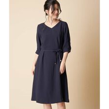 【小さいサイズ/洗濯機で洗える】ウエストタックVネックワンピース | オフオン(OFUON) | マルイウェブチャネル